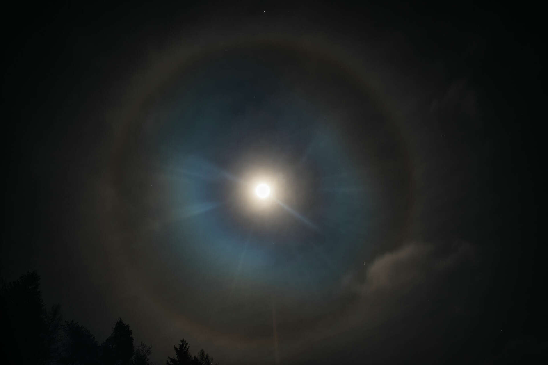 Why Texans saw a weird ring of light around the moon