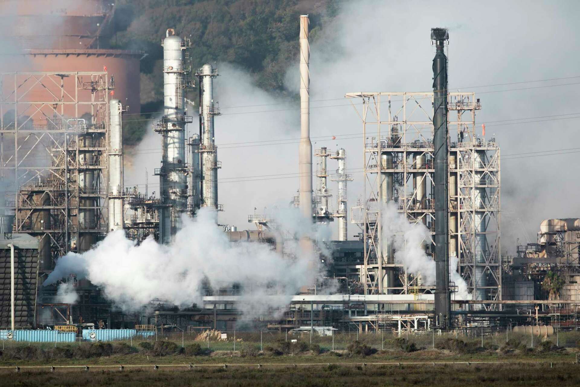 Flaring at Richmond refinery sends clouds of smoke over SF Bay