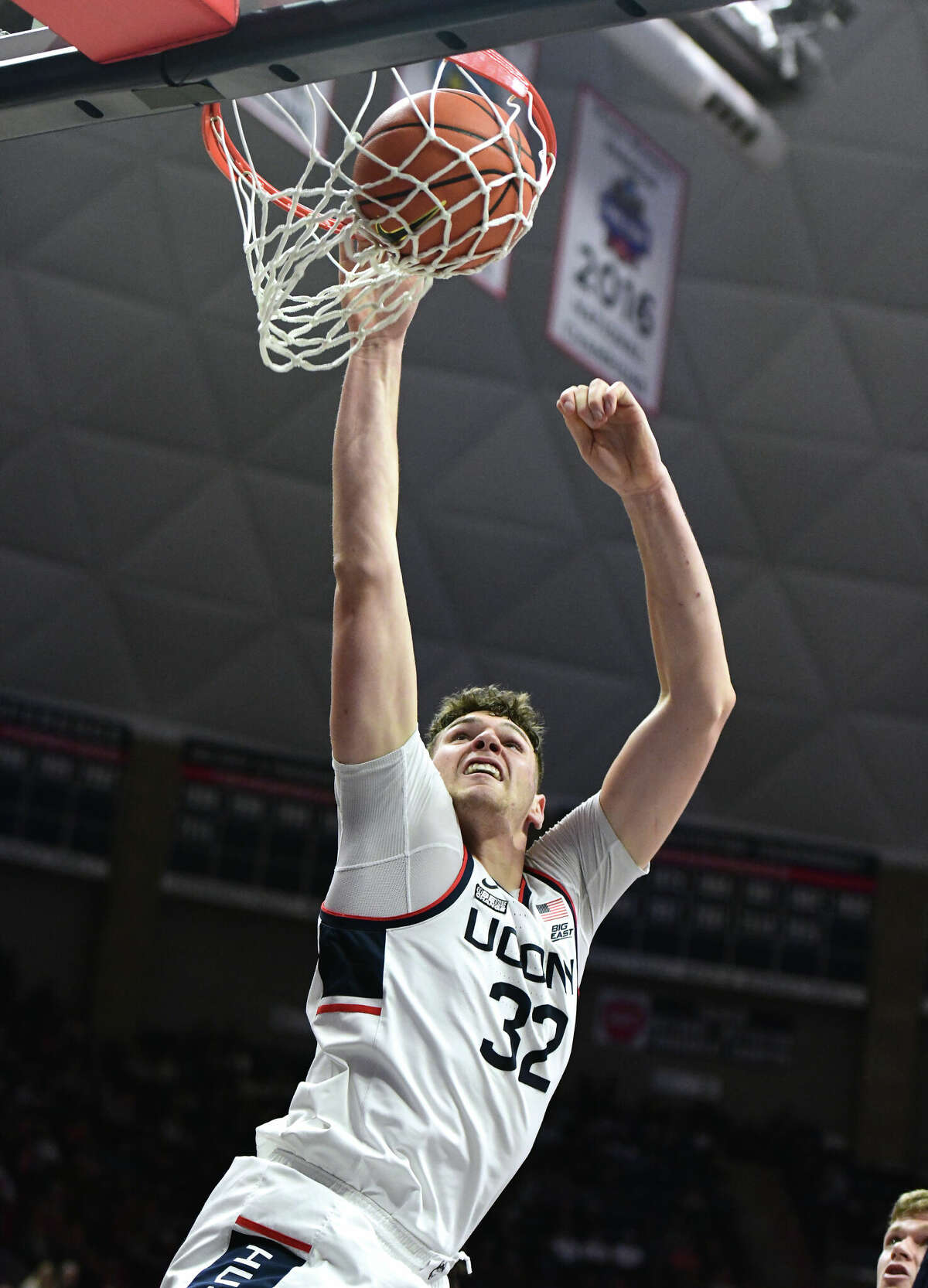 UConn men post record 24th straight non-league, double-digit win