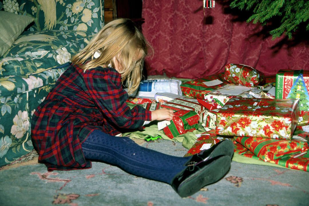 The 16 Most Nostalgic '90s Christmas Movies to Watch Right Now