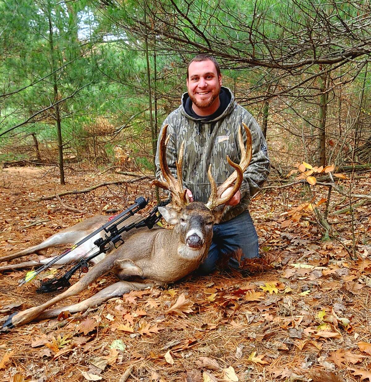 Manistee outdoorsman bags 14-point trophy buck in Onekama