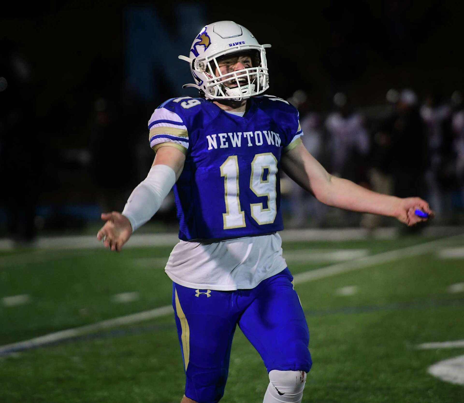 Newtown High School football beats Shelton in CT playoff quarterfinals
