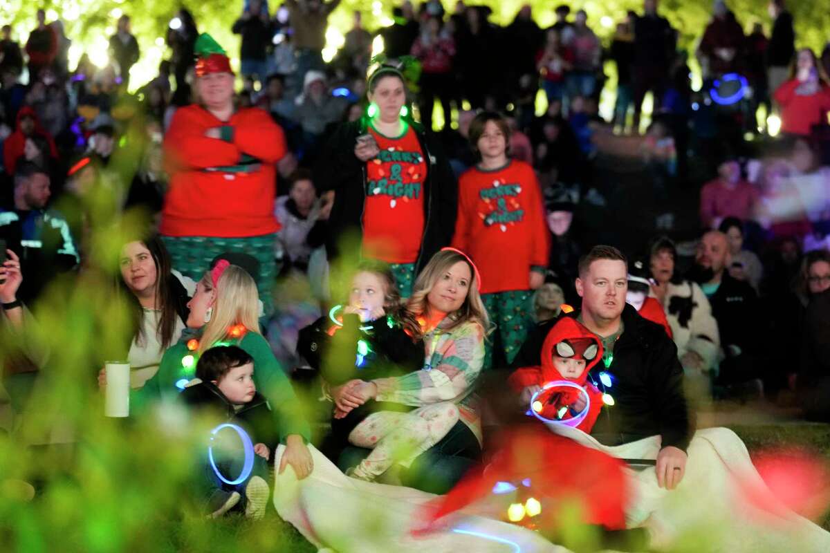 Conroe's Christmas tree lighting draws hundreds of revelers