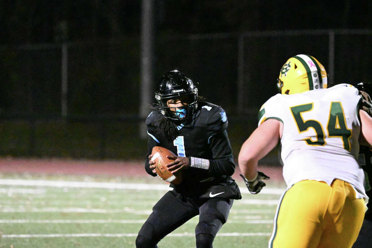 Marques Campbell scores four touchdowns, lead Holly Cross past SMSA