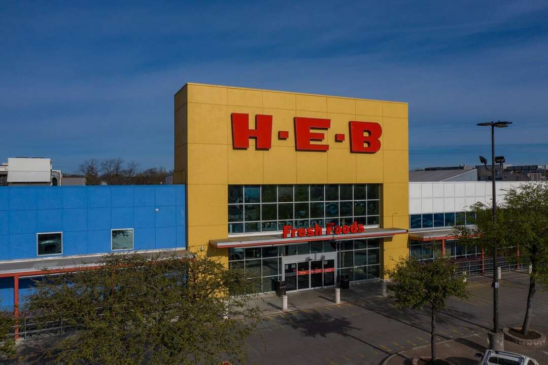 H-E-B shoppers surprised with free groceries from Austin FC