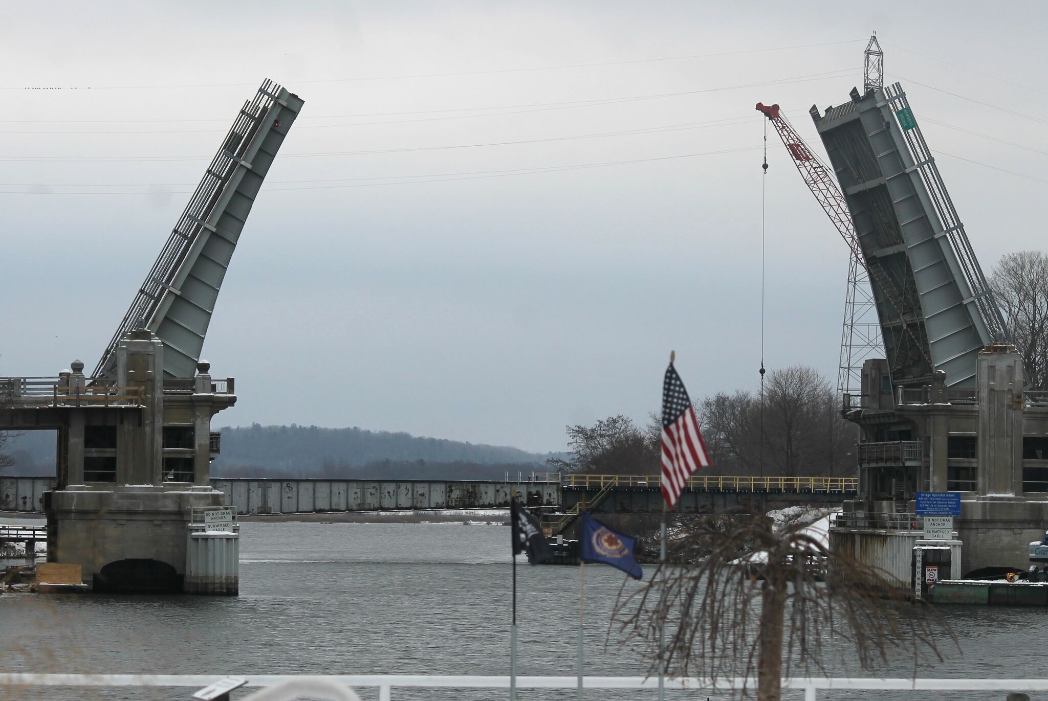 Manistee bridge reopening delayed to accommodate ships