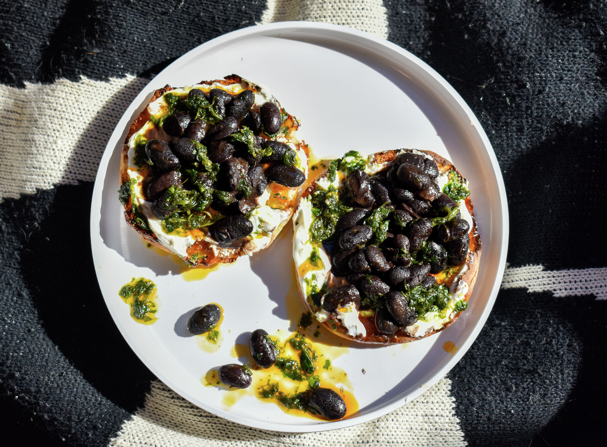 Recipe: Small toasts, three ways, for the post-Thanksgiving lull
