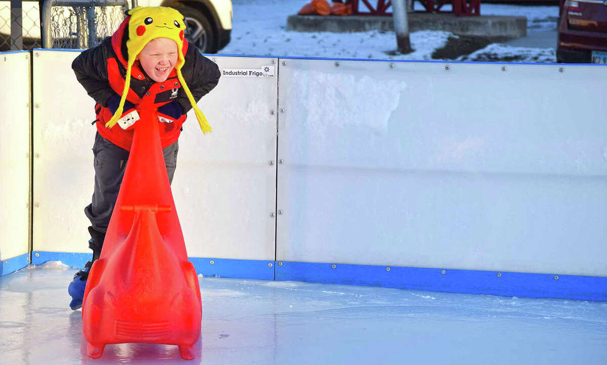 Mount Sterling opens outdoor ice rink