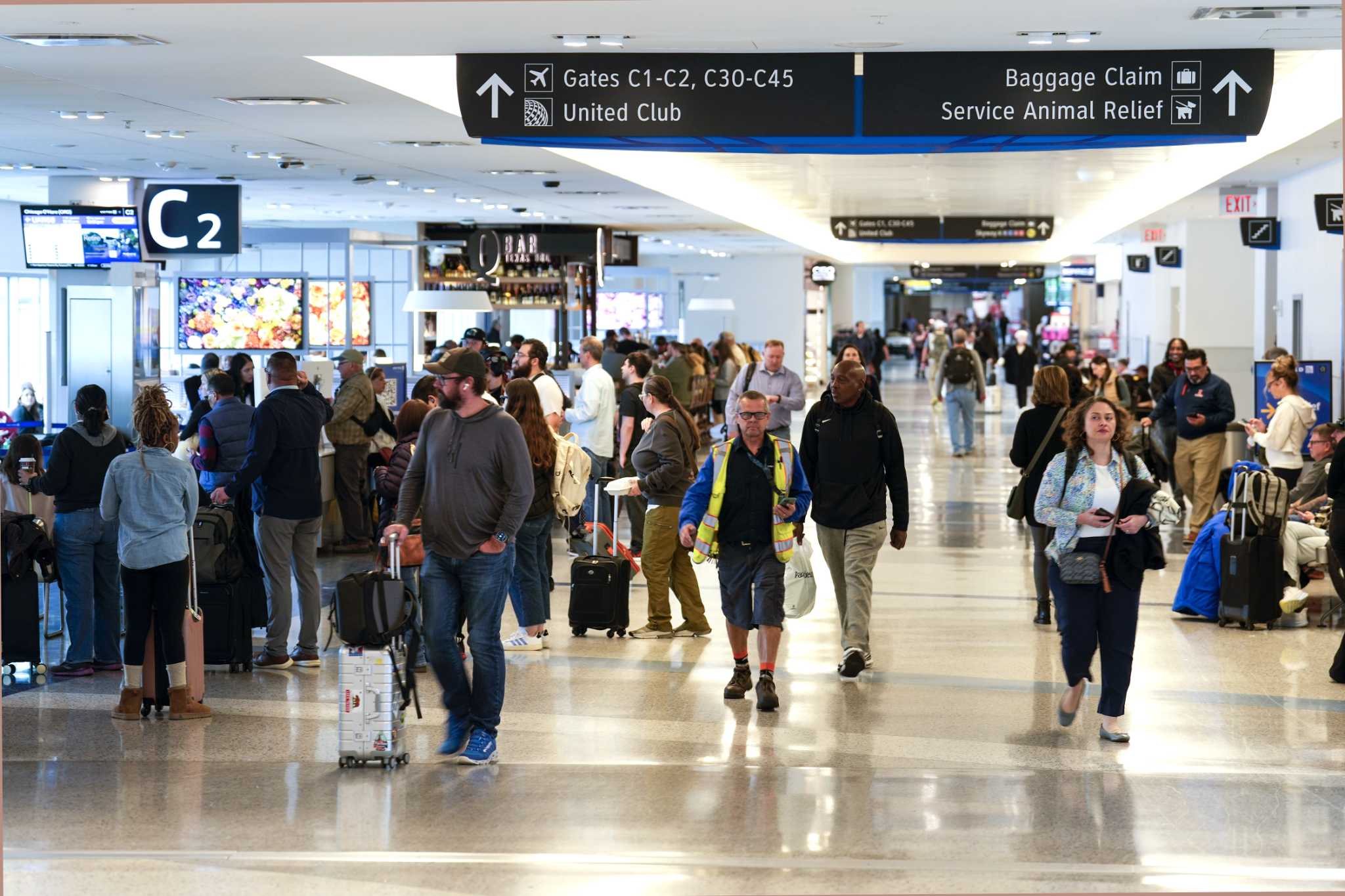 Houston airports Hobby, Bush closed Tuesday due to winter storm