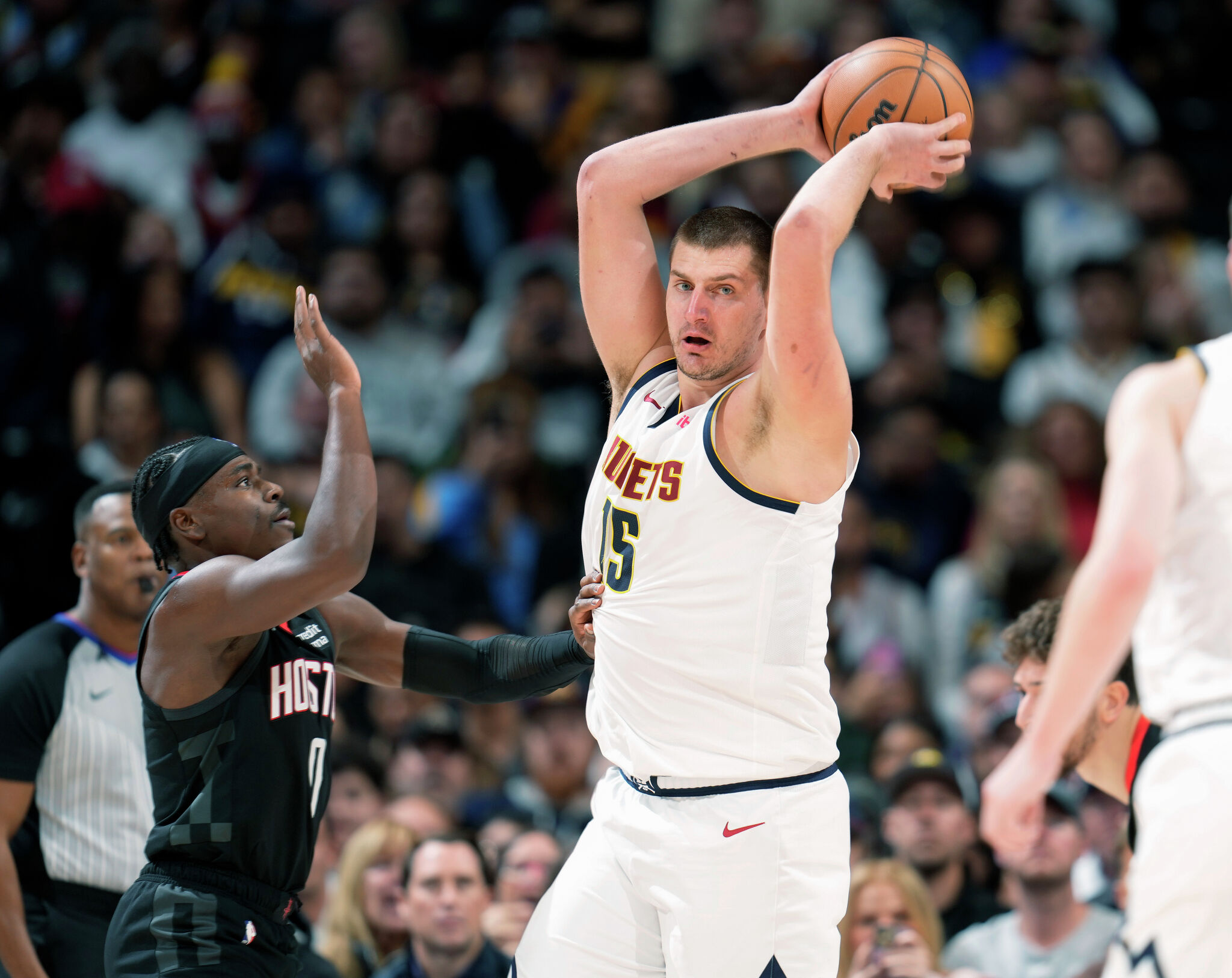 Rockets y Spurs sufren el poder de Jokic en la NBA