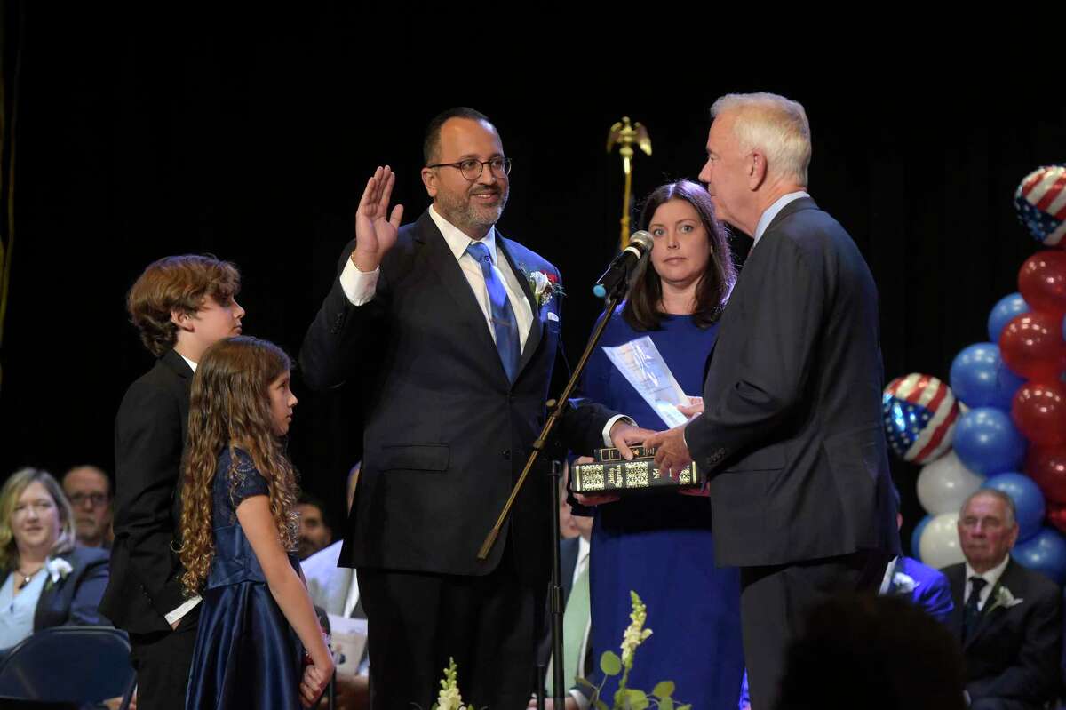 Democrat Roberto Alves sworn in as Danbury's first Latino mayor