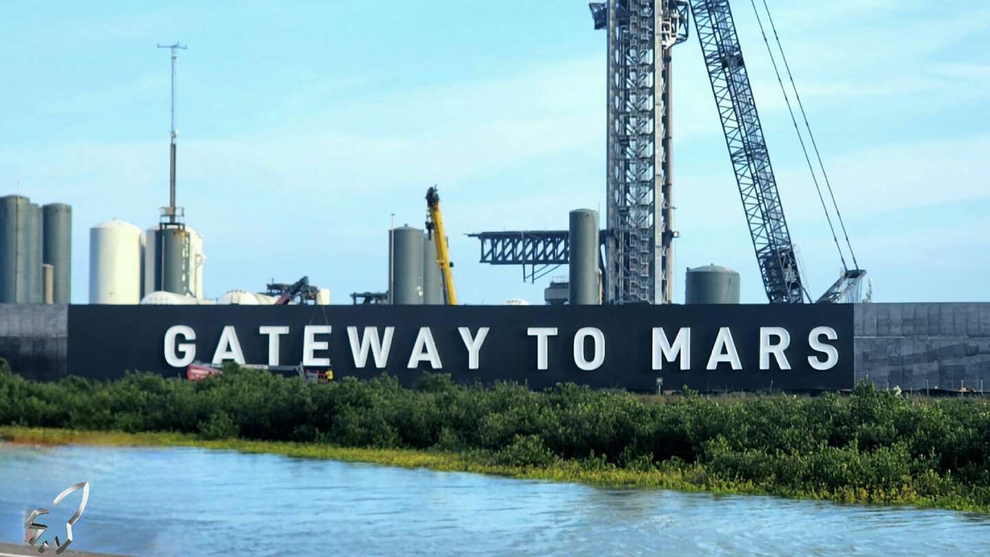 Starbase 'Gateway to Mars' sign reinspires SpaceX fans