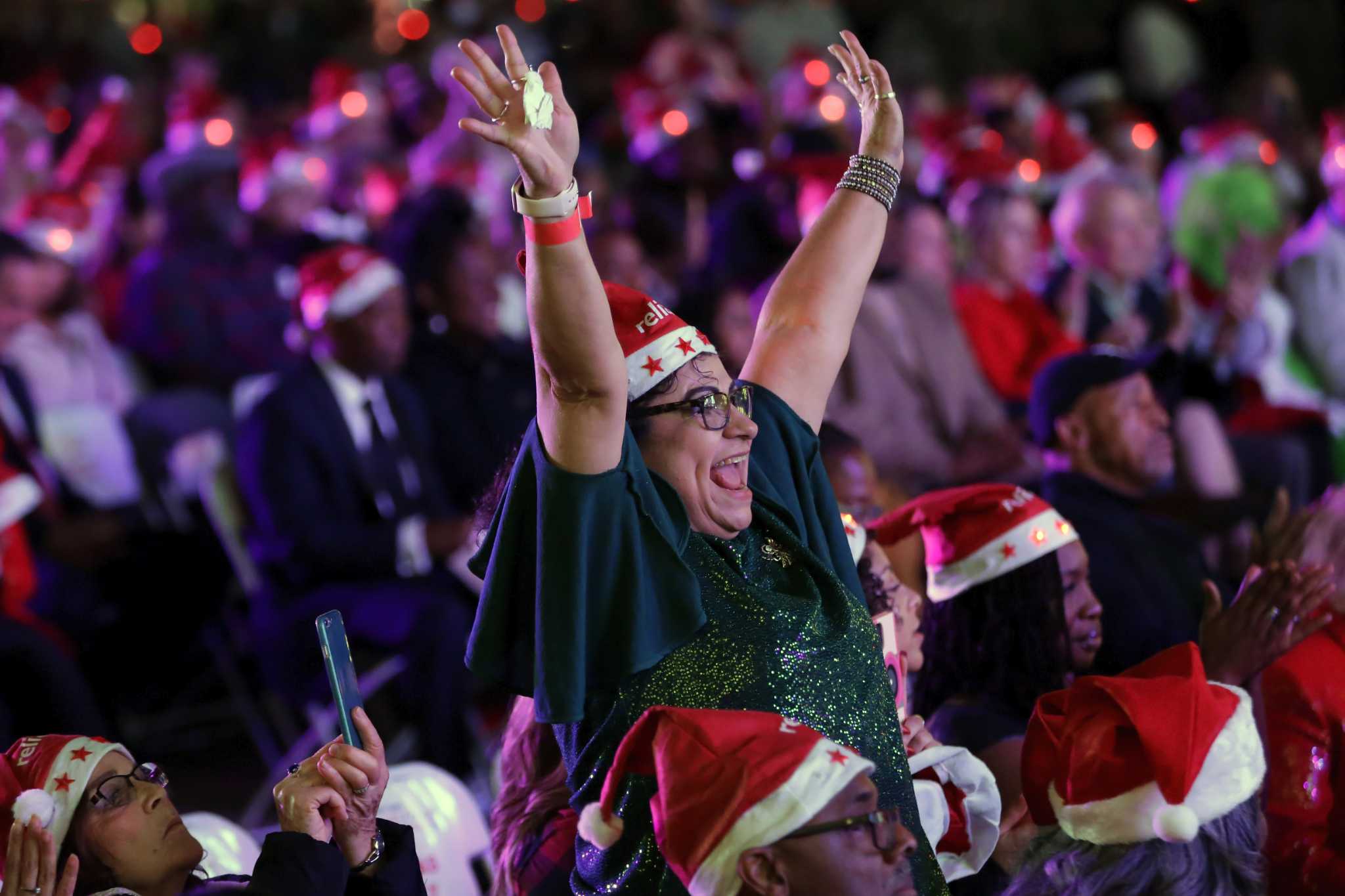 Hundreds attend Reliant Lights Mayor's Holiday Spectacular Saturday