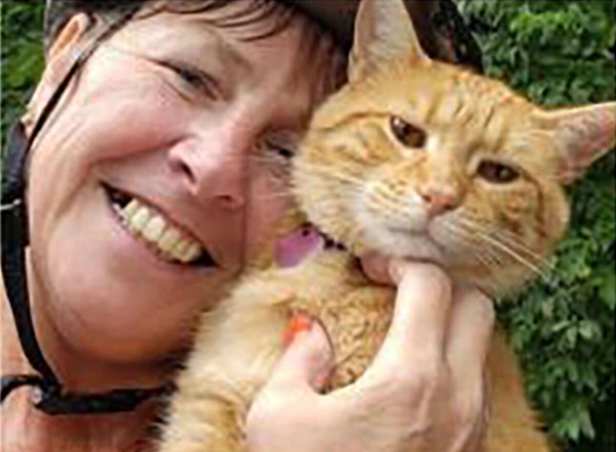 Trail encounters with cat Newt brighten Edwardsville residents' day