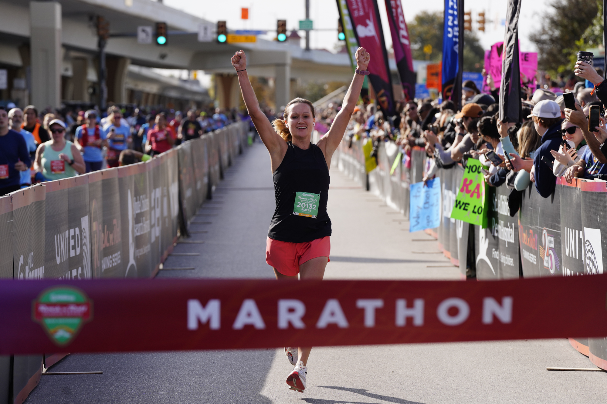 San Antonio's Aliese Rues and Mark Saroni claim Rock 'n' Roll marathon