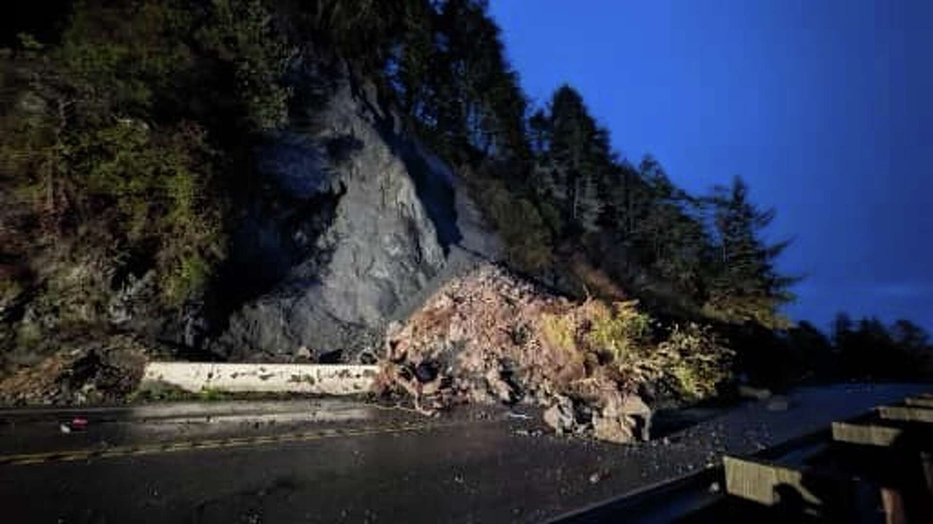 Active slide closes part of Highway 101 in Northern California