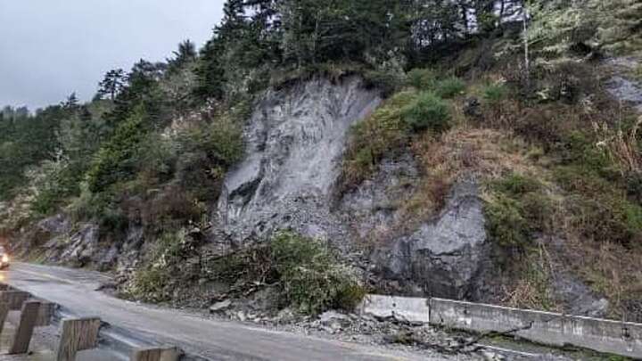 Active slide closes part of Highway 101 in Northern California