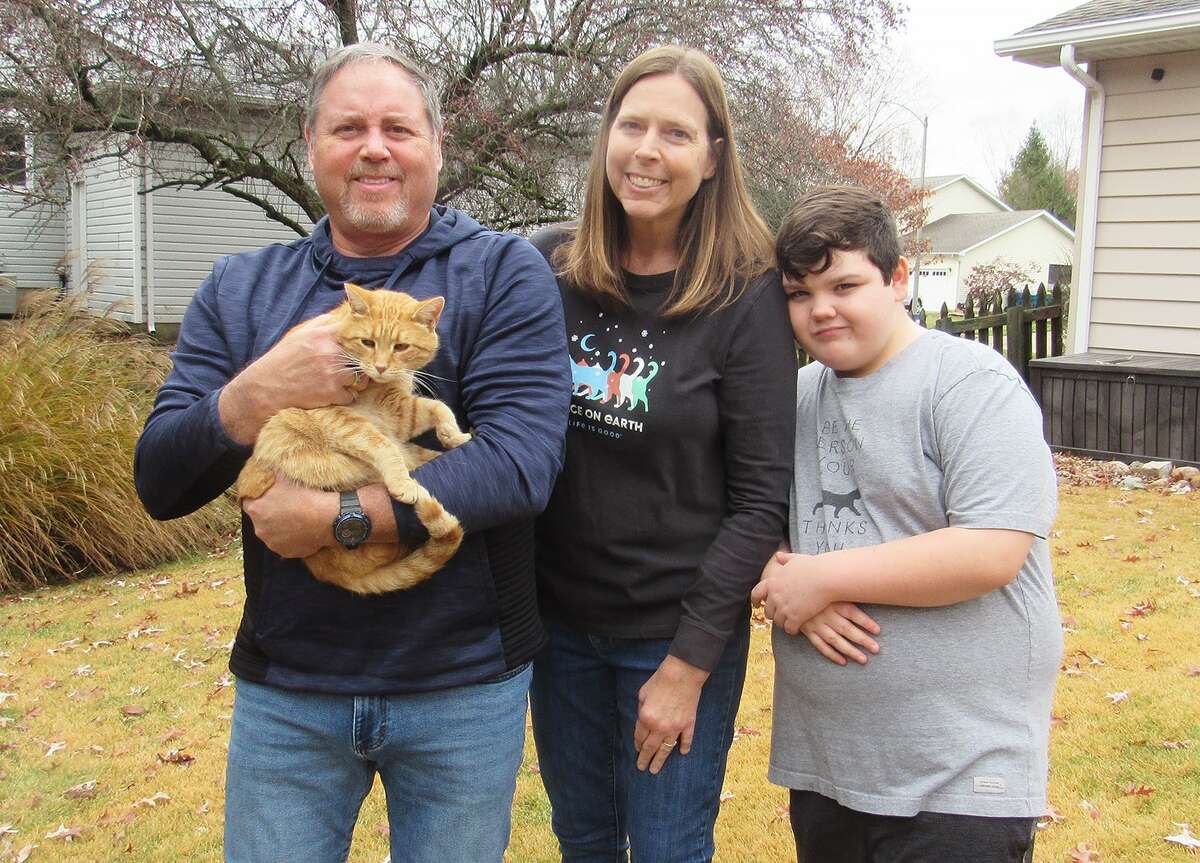 Trail encounters with cat Newt brighten Edwardsville residents' day