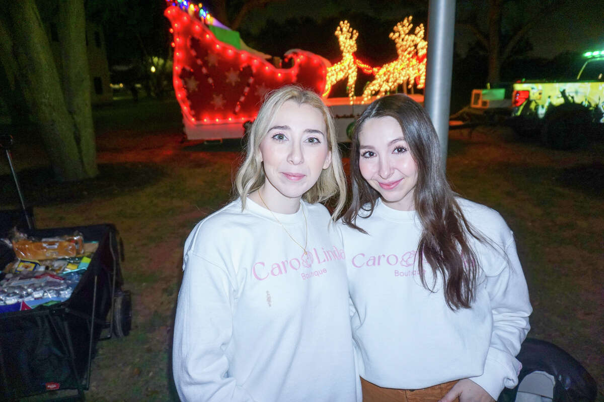Photos: TAMIU gets into the holiday spirit with tree lighting event