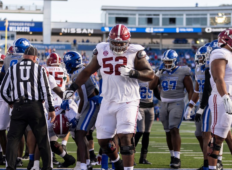 CT native Tyler Booker of Alabama meets Tim Tebow, shares story