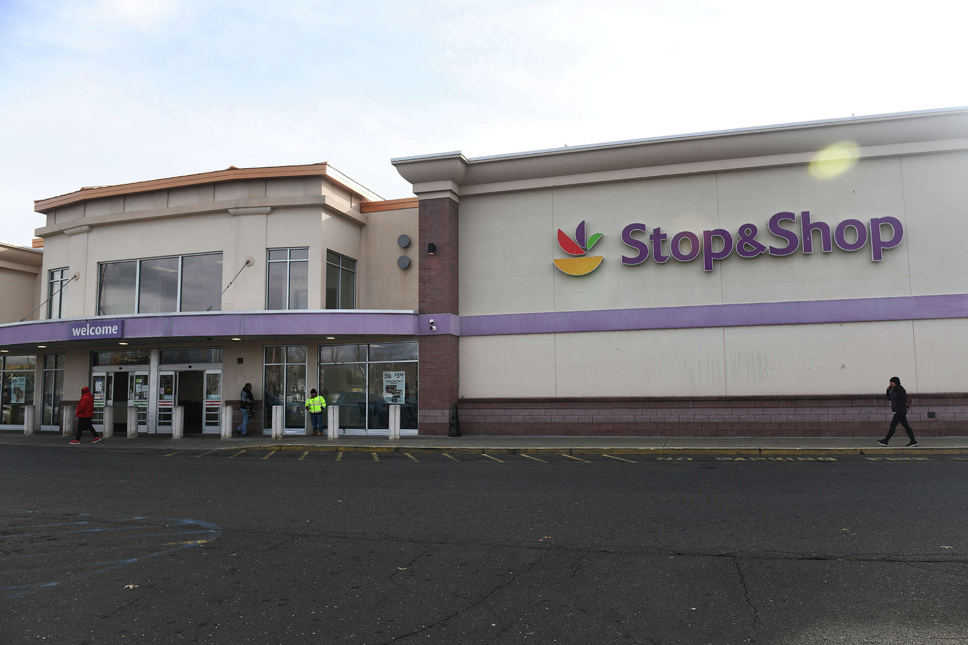 What's open and closed on Christmas Day in Connecticut