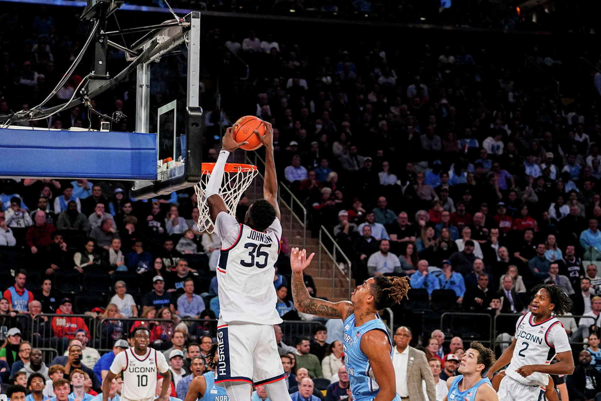 Cam Spencer leads UConn men's basketball over UNC at Jimmy V Classic