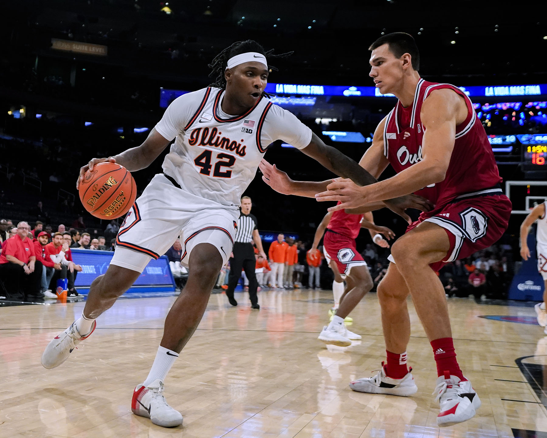 Dain Dainja enters portal, Mercer's Jake Davis commits to Illinois