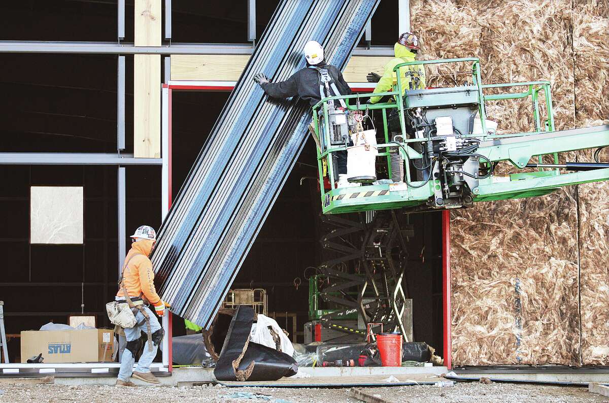 Illinois Gators to be top tenant at new Sports Barn