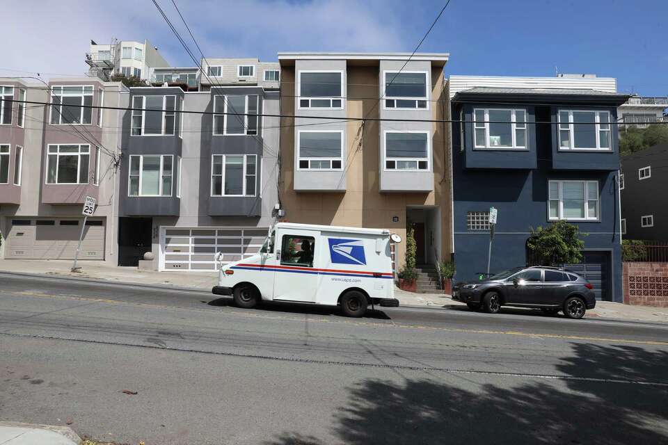 Robberies of Bay Area mail carrier keys are putting thousands at risk