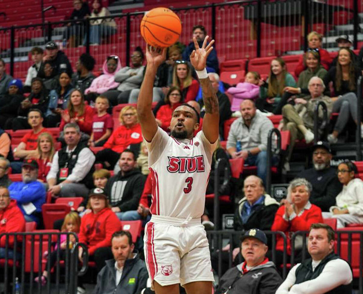 SIUE beats Green Bay, Taylor three points shy of 1,000