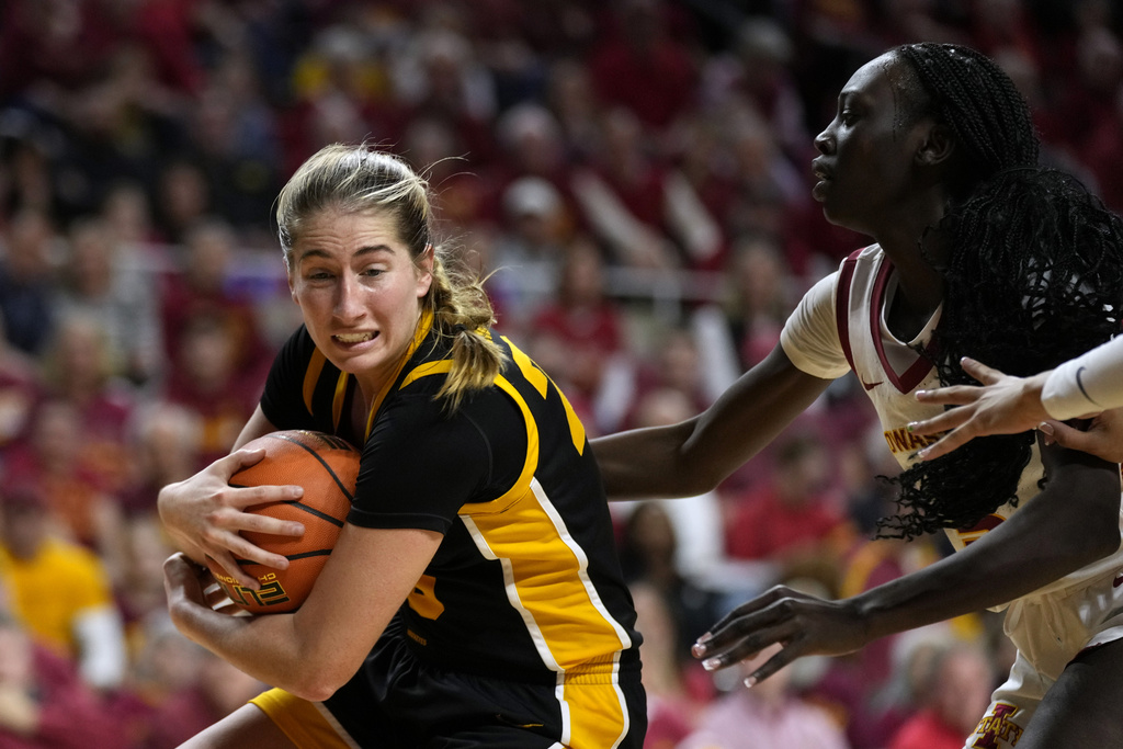 EHS grad Martin helps Hawkeyes top rival Cyclones
