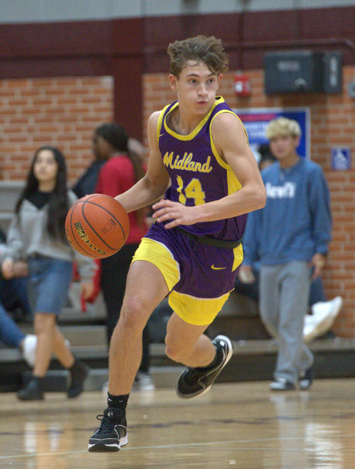 HS BOYS BASKETBALL: MHS makes plays late to beat Burges