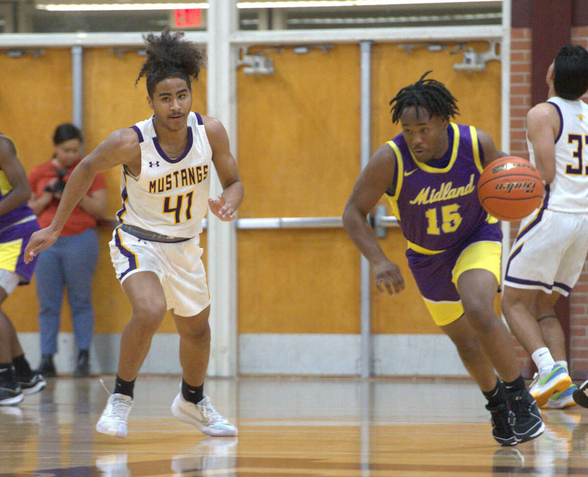 HS BOYS BASKETBALL: MHS makes plays late to beat Burges