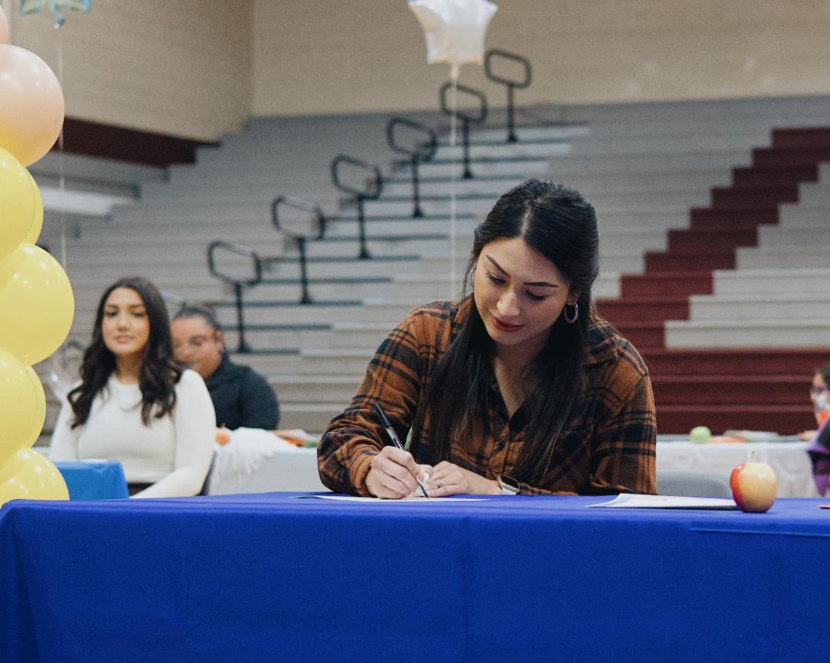 Midland ISD: First group of teacher apprentices sign commitments