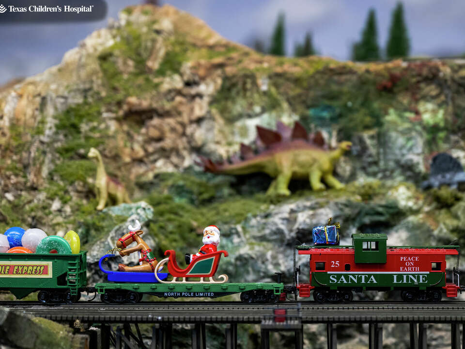 Model train brings holiday joy to Texas Children’s Hospital