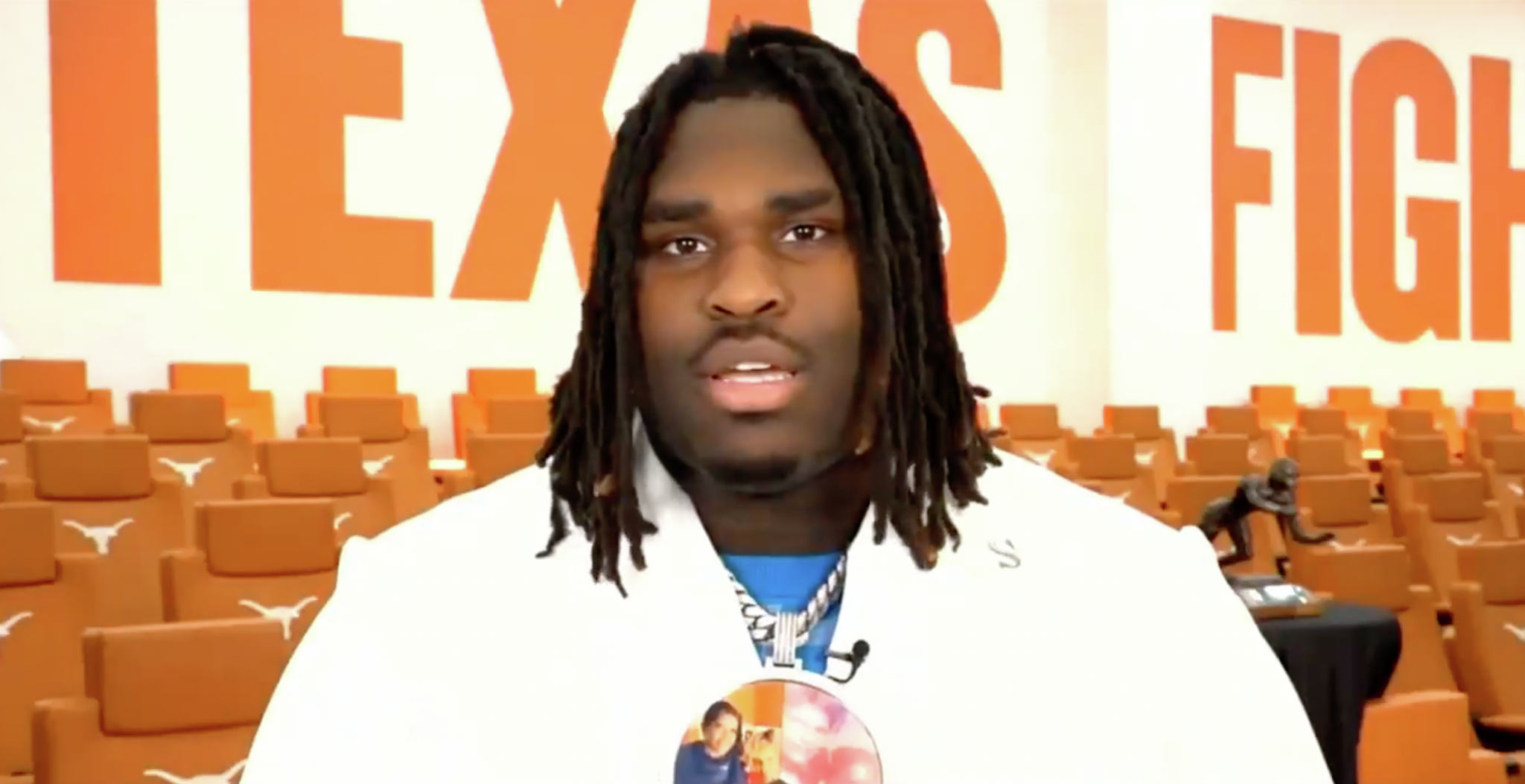 Outland winner T'Vondre Sweat honors mom with special chain