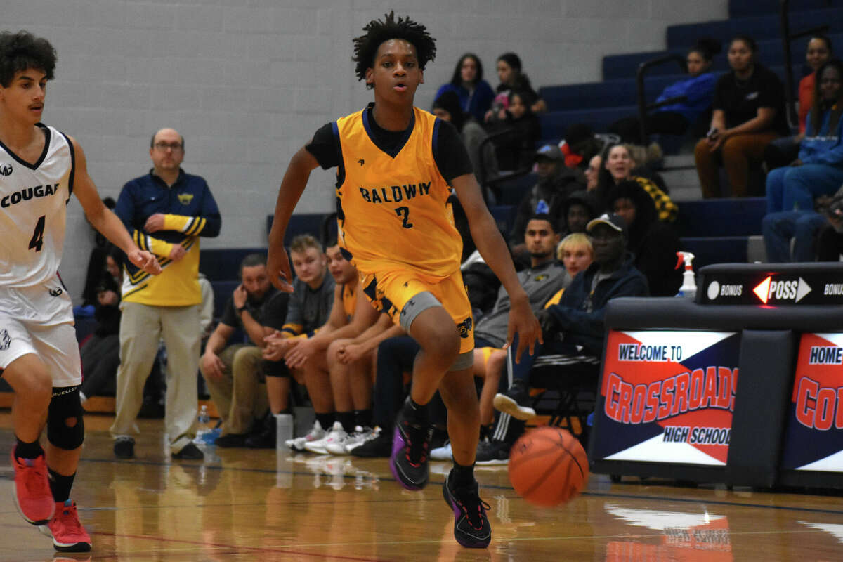 Baldwin Panthers boys basketball rolls to dominant win at CCA