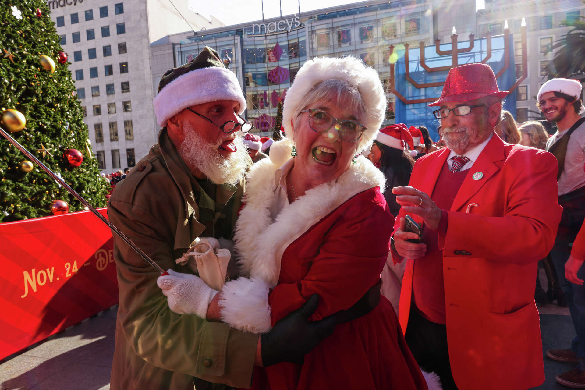 SF SantaCon: Sea of red and white as thousands flock to Union Square