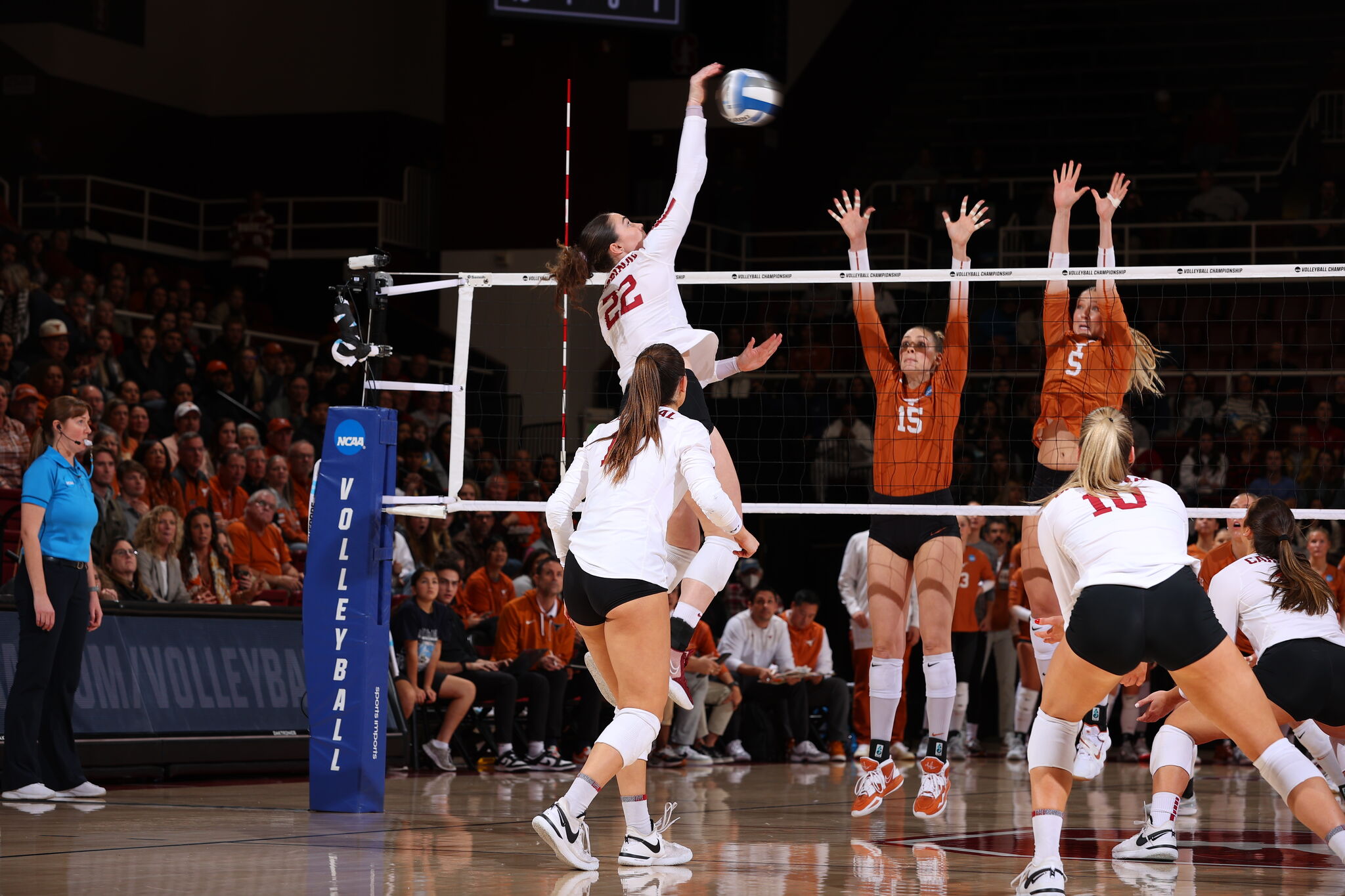 Stanford volleyball falls in Elite Eight at home for 2nd straight year