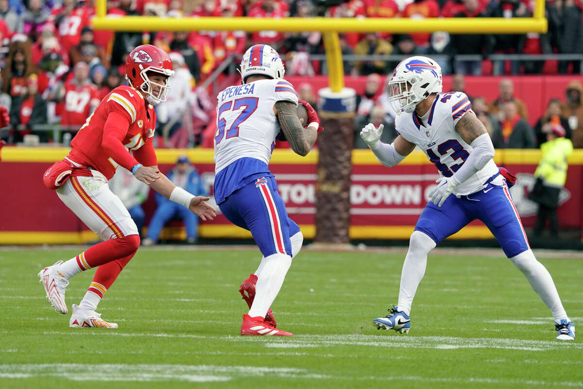 AJ Epenesa intercepts two-time NFL MVP in Buffalo's win