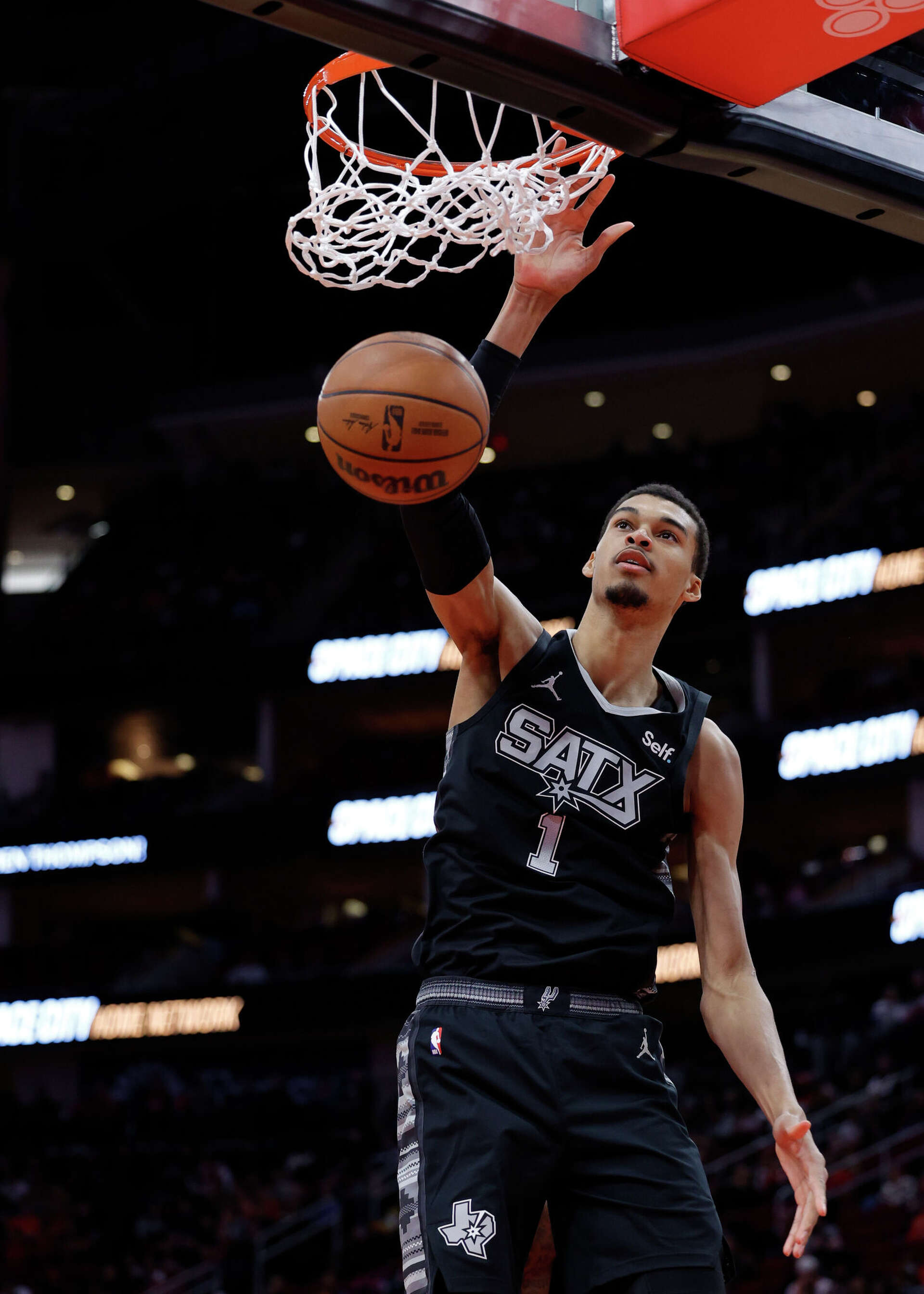 Houston Rockets: Tari Eason overcomes injury, illness in win