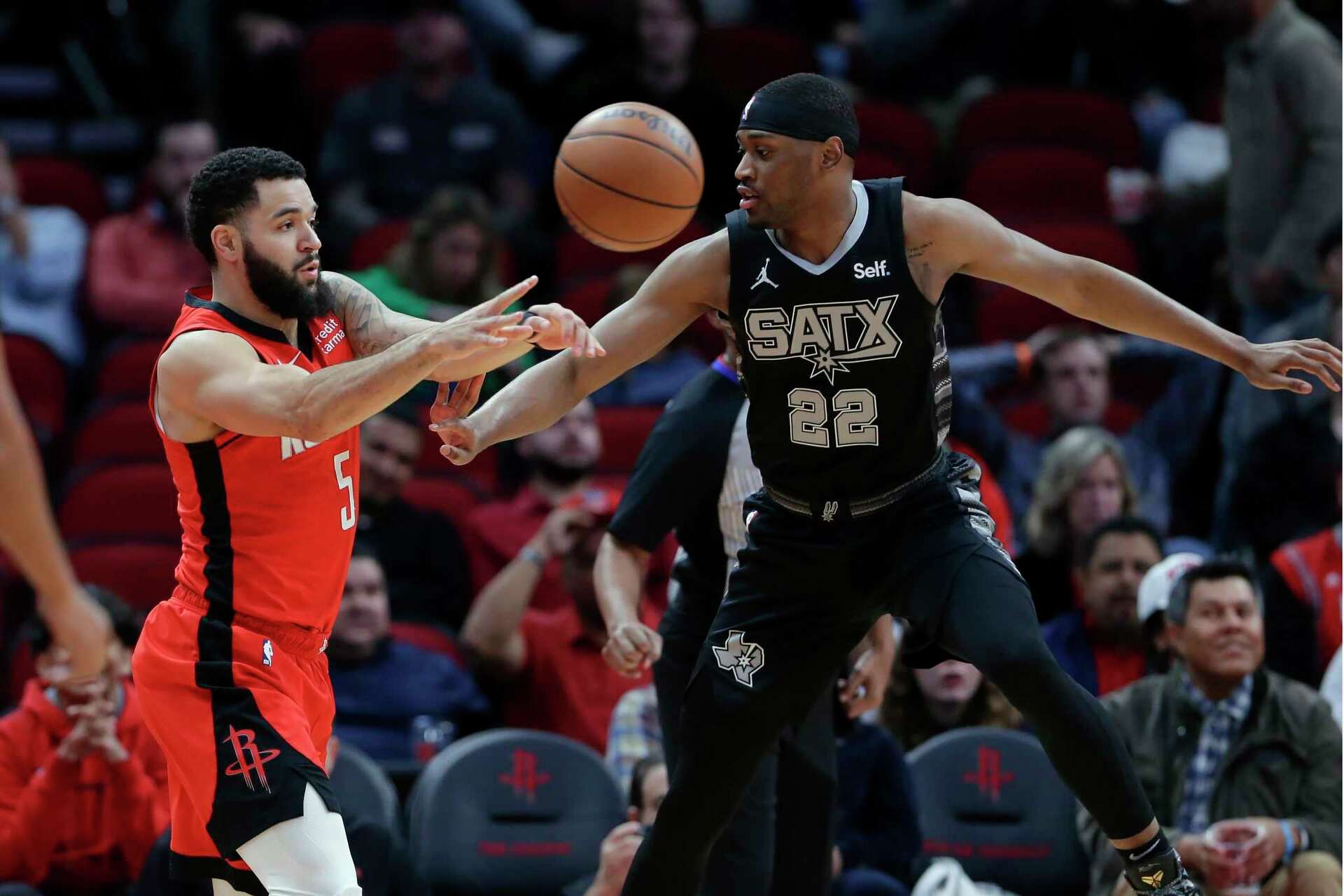 Rockets beat Wemby, Spurs, who continue historic tailspin