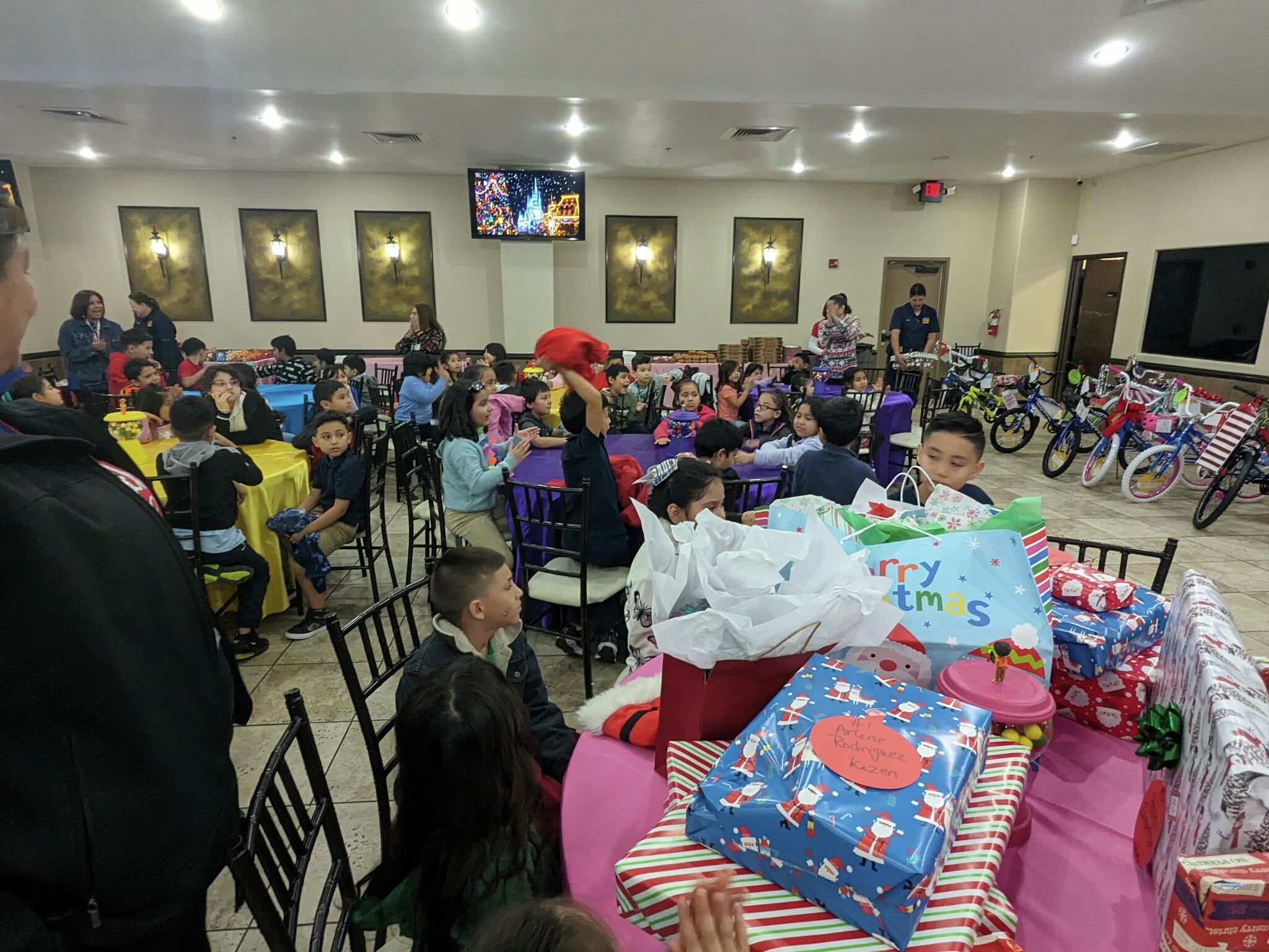 Laredo police officers give Christmas presents to less fortunate kids