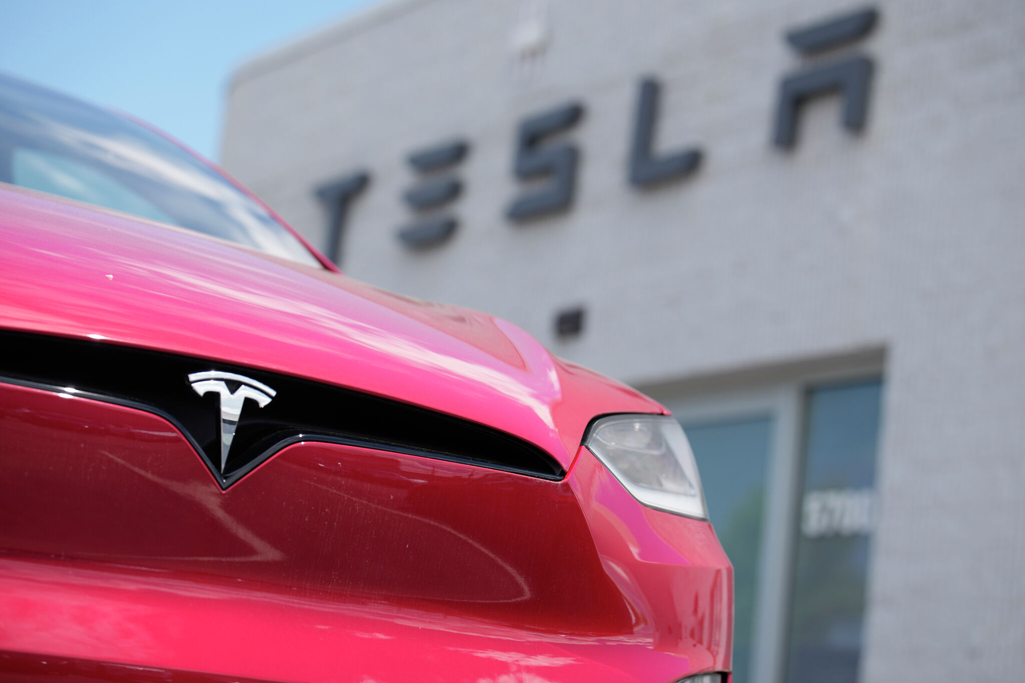 Tesla suit challenging direct car sales ban revived by appeals court