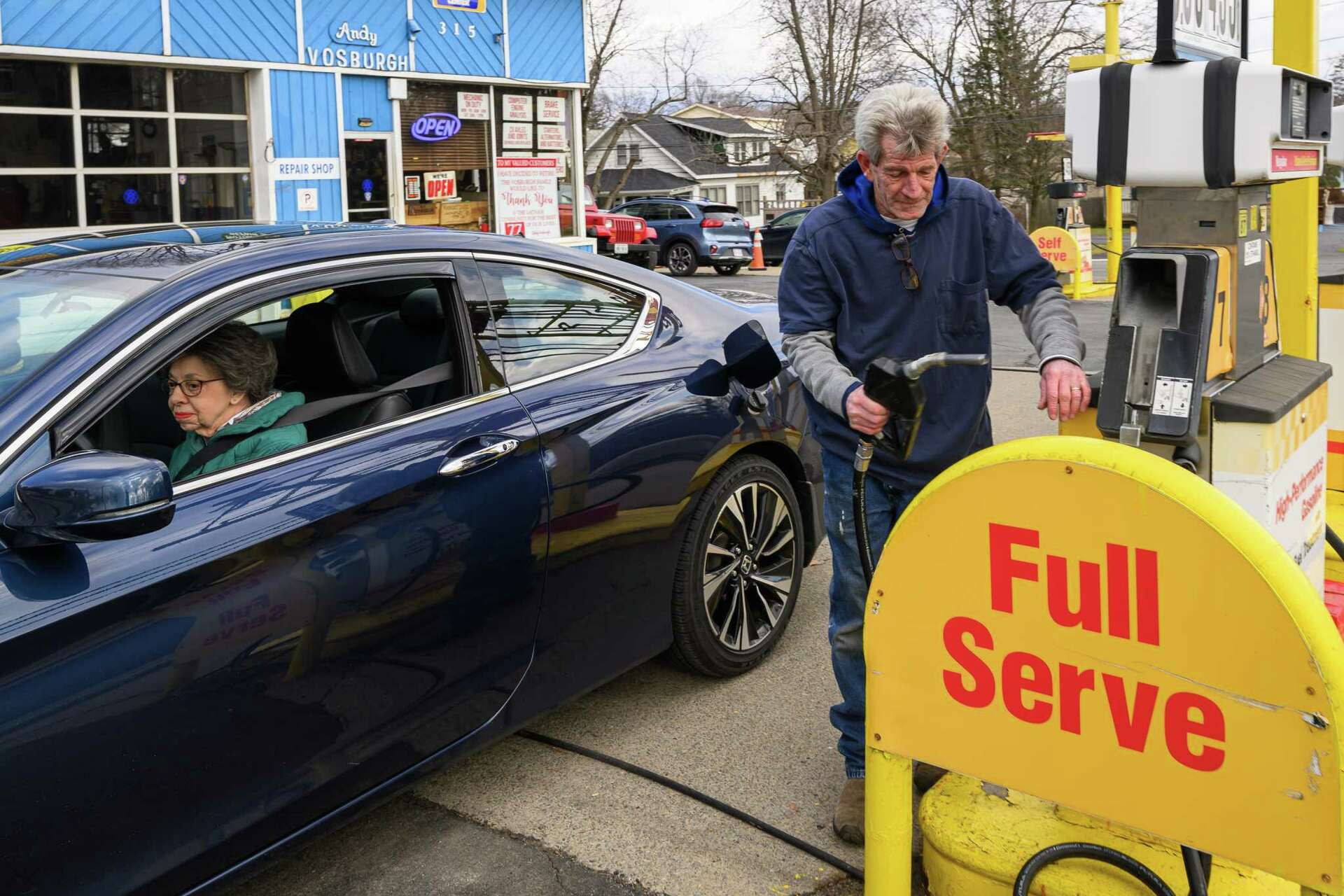 Old-school Latham gas station pumps its last fuel
