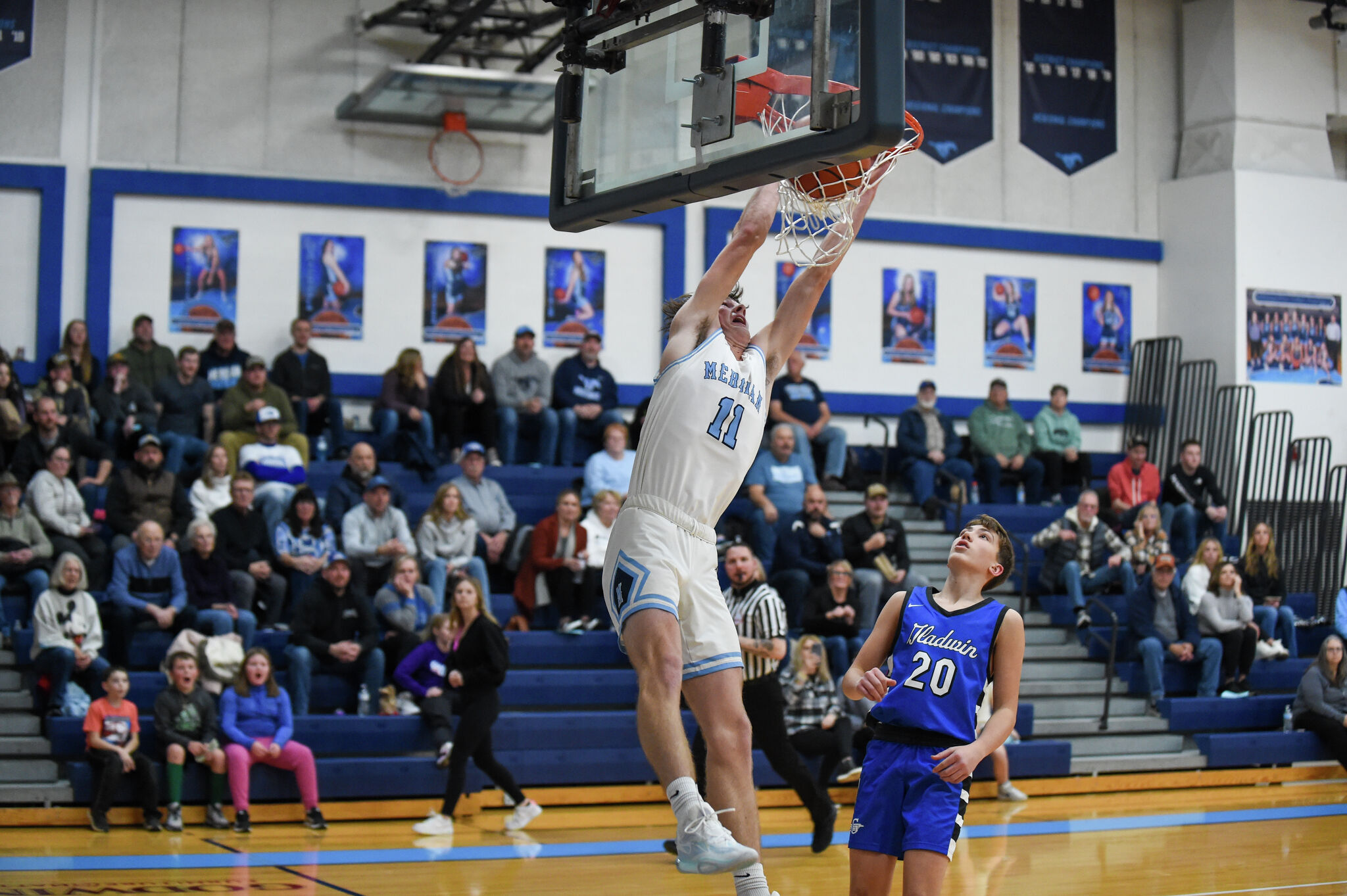 Meridian Mustangs basketball team defeat Gladwin Flying G's