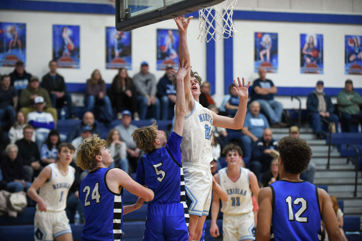 Meridian Mustangs basketball team defeat Gladwin Flying G's