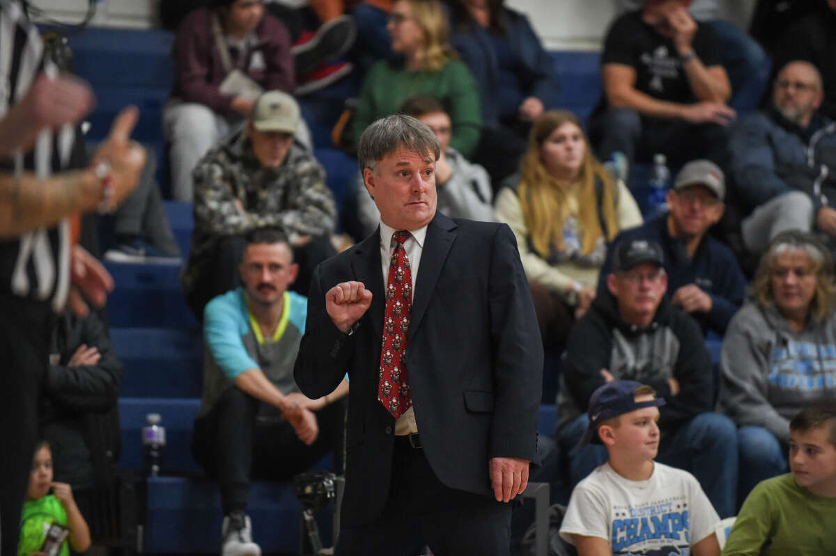 Meridian Mustangs basketball team defeat Gladwin Flying G's