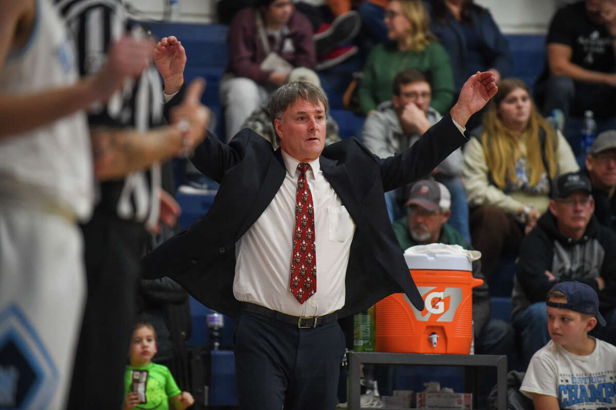 Meridian Mustangs basketball team defeat Gladwin Flying G's