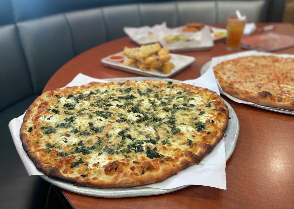Randy's Wooster Street Pizza settling into new Manchester space